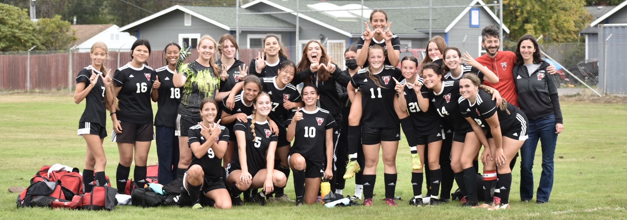 SOCCER ROUNDUP — Panthers knock off defending champs; Cubs tie the Cats ...