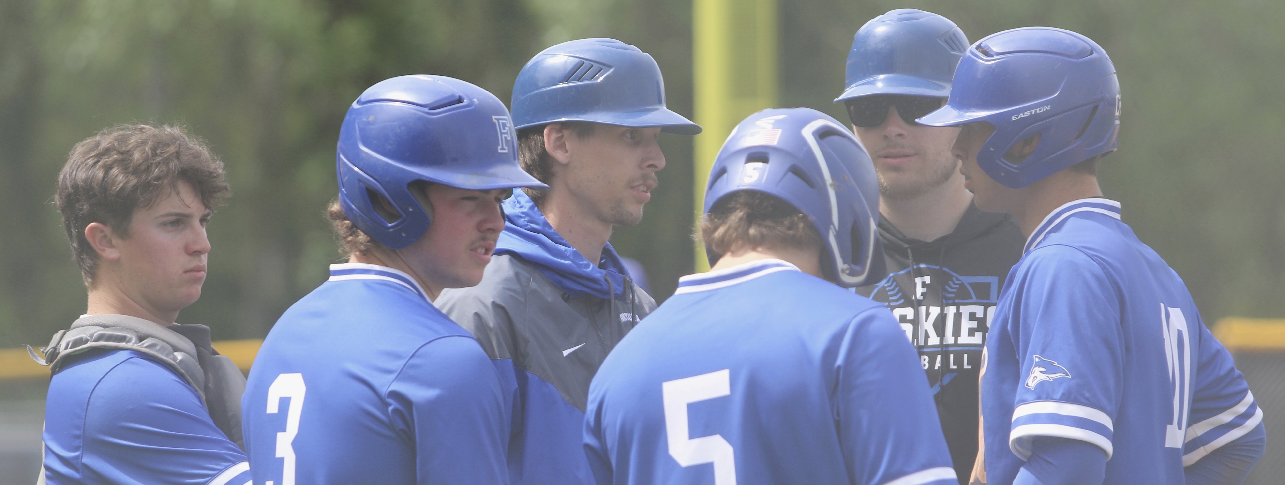 WEEKEND BASEBALL — Cats and Cubs split; Huskies get a key D-4 win ...